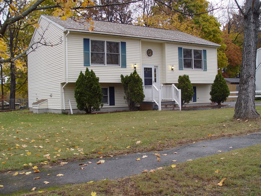 57 Shawna St, Fitchburg, MA 01420