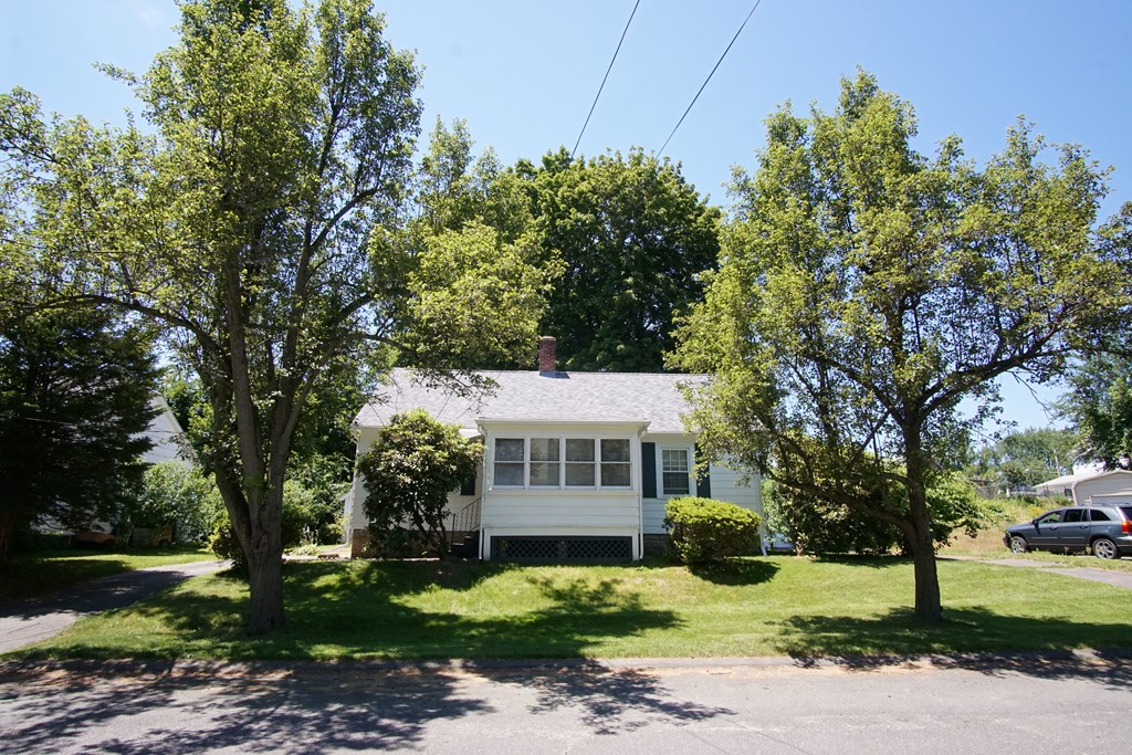 17 Beverly Ter, West Springfield, MA 01089