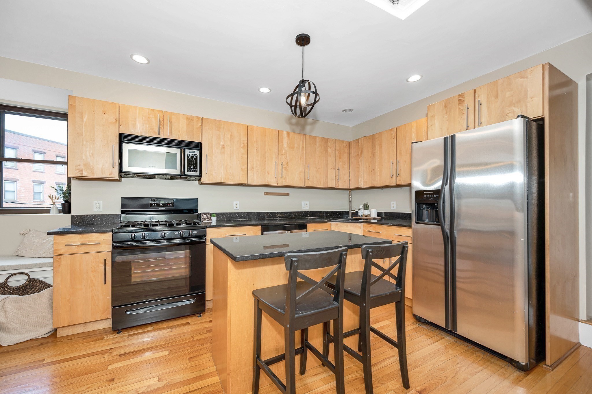 Chelsea 2 Bed 2 Bath Condo for Sale - Sold for $568,500